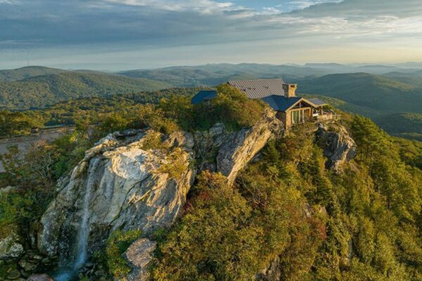 This $29.75M House Blends Western Art, Mountain Architecture, European ...