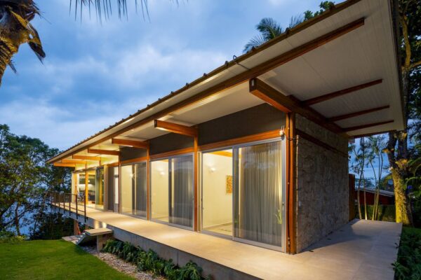 Toque Toque House, simple, flexible project in Brazil by Nitsche Arquitetos