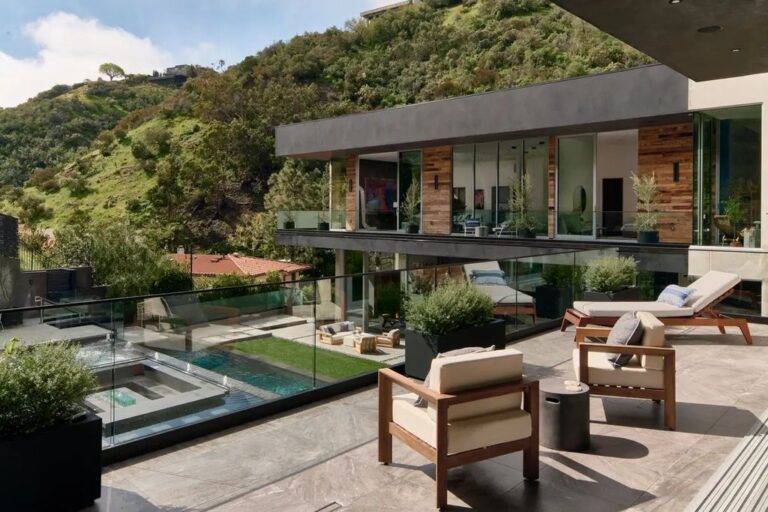 A Modern Masterpiece of Luxury Living in Iconic Los Angeles Locale hits ...