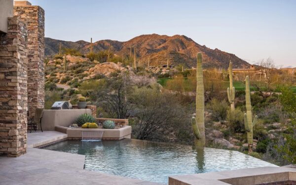 This Desert Contemporary Home in Scottsdale Offers City Light And ...