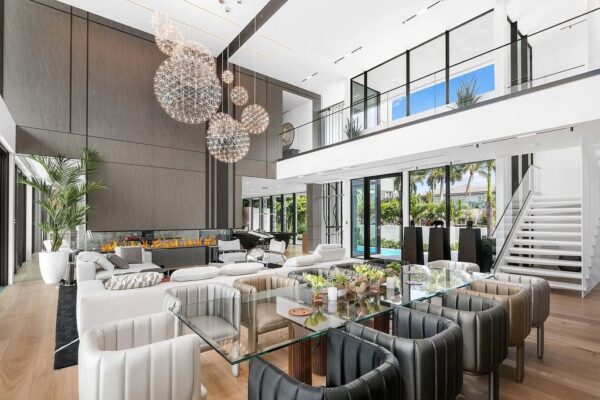Contemporary Waterfront Mansion in Prestigious Boca Raton, Florida with ...