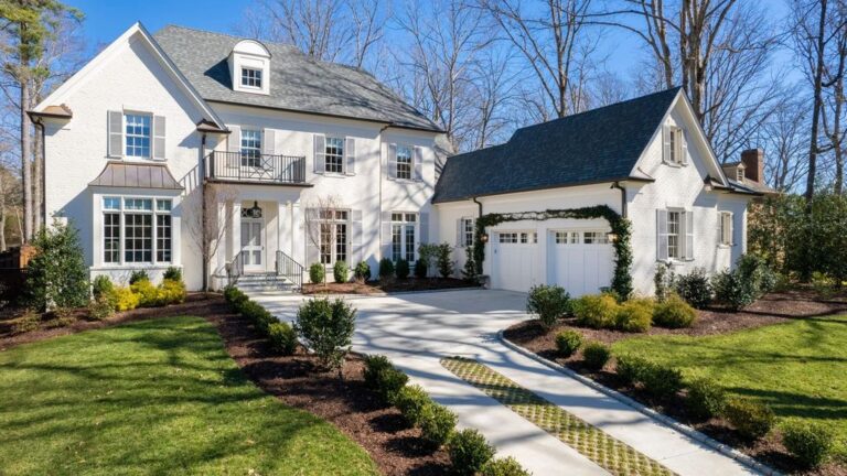 Offering a Seamless Balance of Elegance and Functionality, This ...