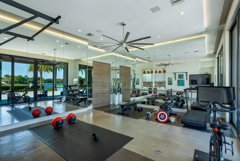 Private and Luxurious Lakefront Mansion with Infinity Pool and Tennis ...