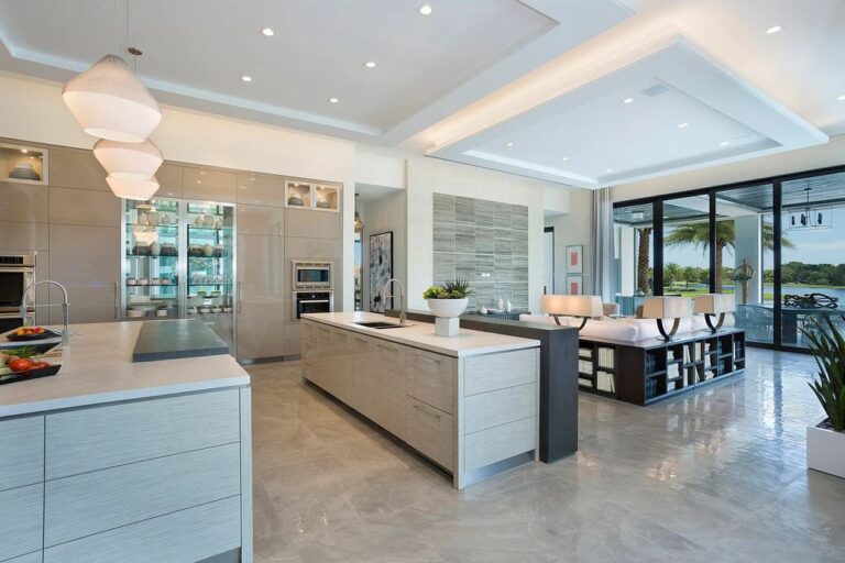 Private and Luxurious Lakefront Mansion with Infinity Pool and Tennis ...