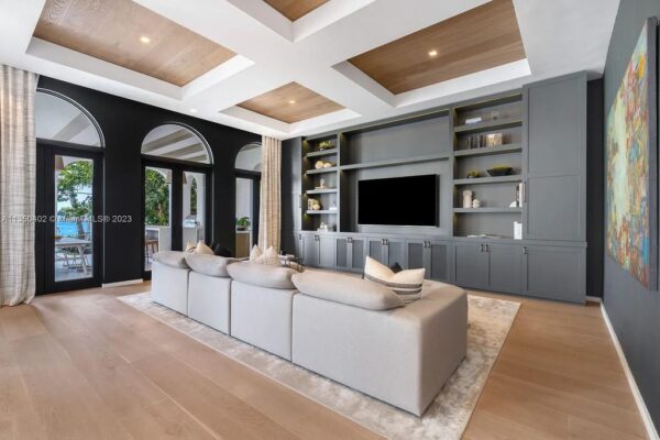 Stunning Luxury Transitional Home with 107 Feet of Waterfront Living in ...