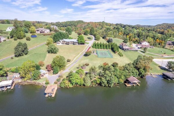 This $2,950,000 One-of-a-kind Contemporary Lakefront Property in ...
