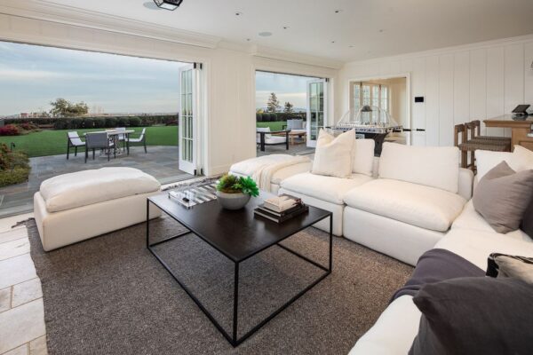 The Most Spectacular Estate in The Premier Section of the Palisades ...