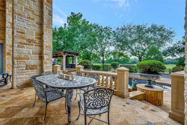 This Stunning Bay Oaks Country Club Home in Houston, Texas As A ...