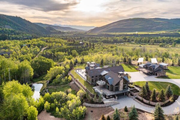 Off-the-Grid Luxury Mountain Estate on 49 Acres with National Forest ...