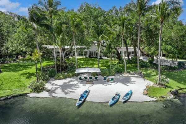 Explore the $16.5 Million Lakefront Estate in the Prestigious Snapper ...