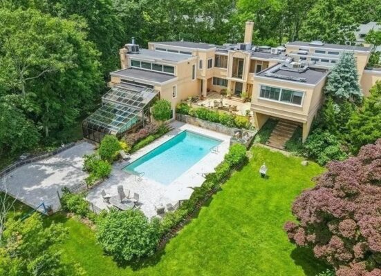 Live in Splendor: Exceptional Mansion for Sale in Hewlett Bay Park, NY at $3.65M - Your Gateway ...