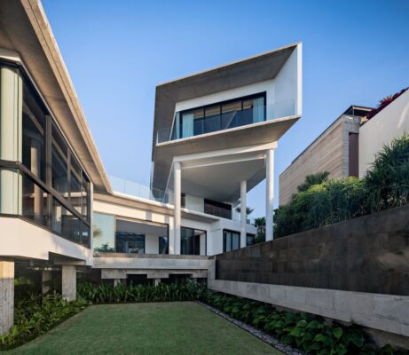 Luke House, an Impressive Luxury Project by Budipradono Architects