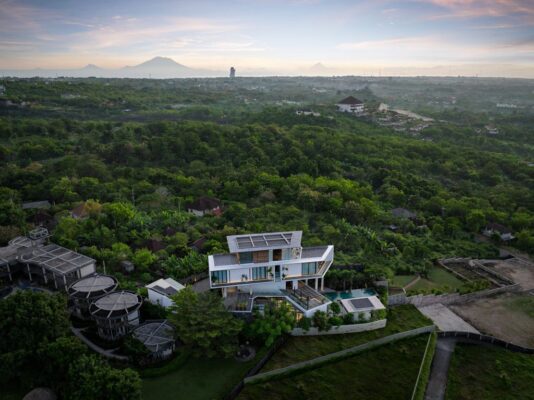 Luke House, an Impressive Luxury Project by Budipradono Architects