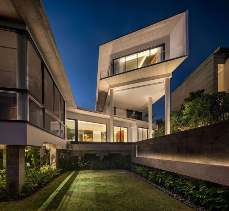 Luke House, an Impressive Luxury Project by Budipradono Architects