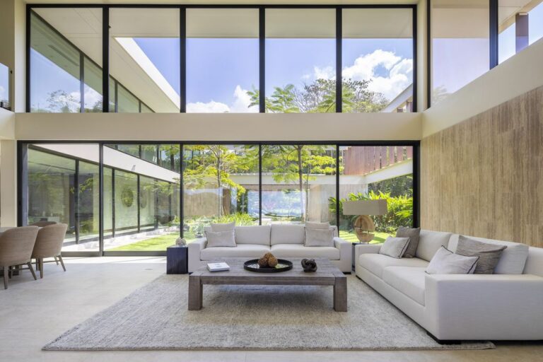 Patio House, Splendid Home with Open plan Design by Garnier Arquitectos