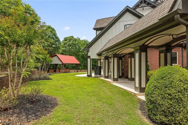 State-of-the-art Masterpiece: Traditional Brick Style Meets Modern ...