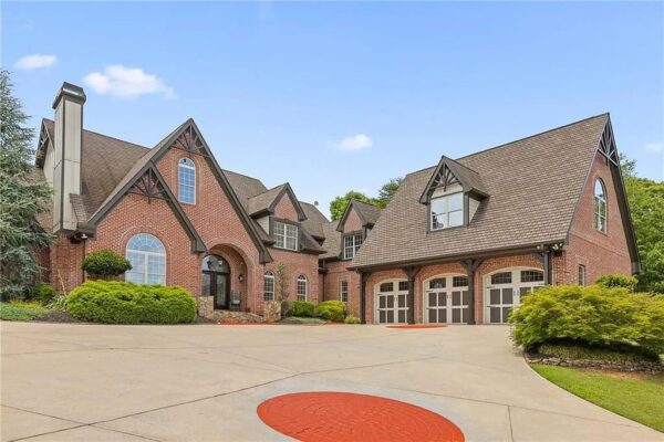 State-of-the-art Masterpiece: Traditional Brick Style Meets Modern ...