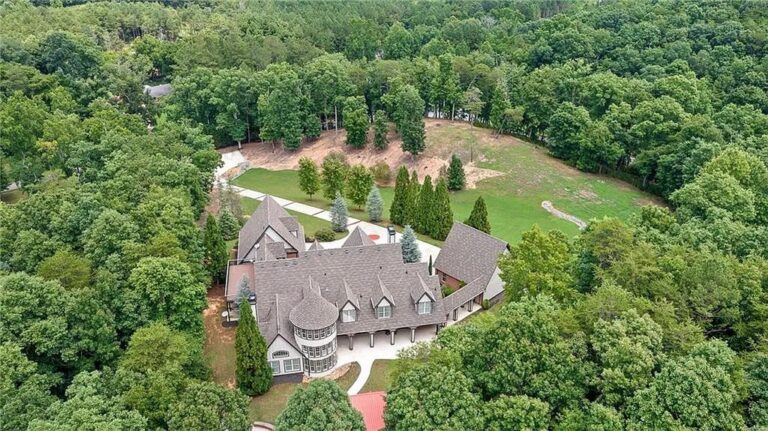 State-of-the-art Masterpiece: Traditional Brick Style Meets Modern ...