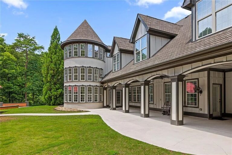 State-of-the-art Masterpiece: Traditional Brick Style Meets Modern ...