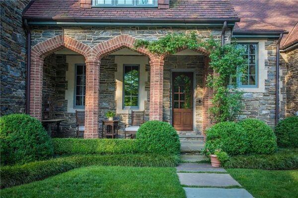 Woodland Hills Manor: A Perfect Fusion of Historic Craftsmanship and ...