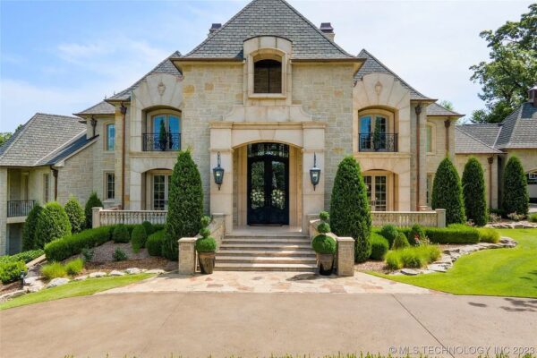 Magnificent Midtown Mansion on Over an Acre with Backyard Oasis for ...