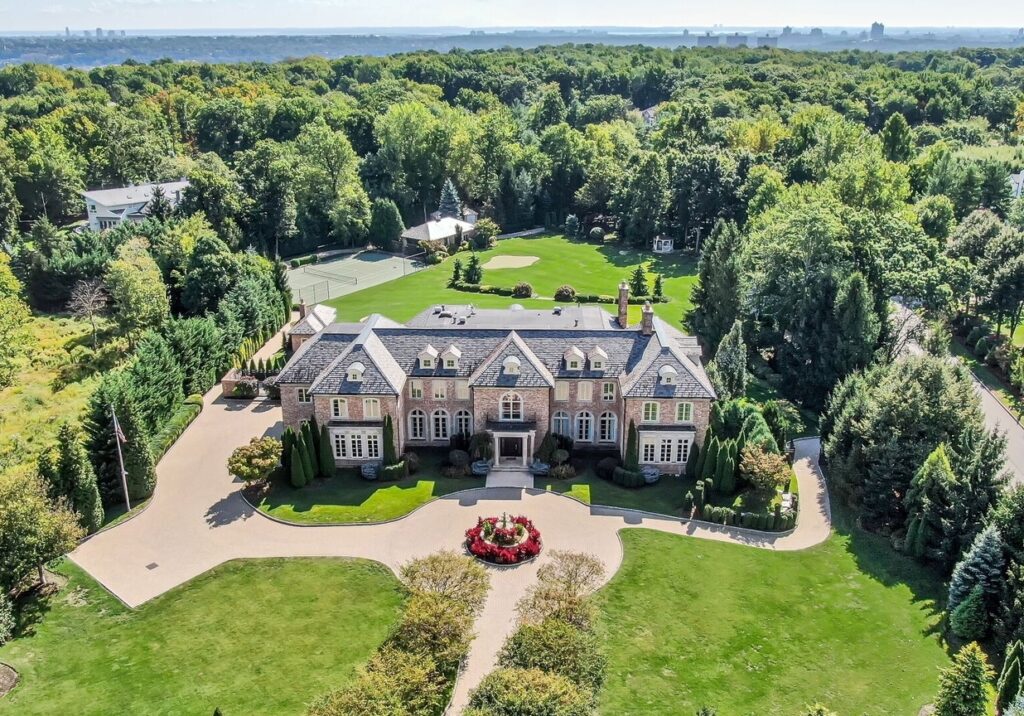 Majestic Alpine Estate: A Luxurious Retreat in Northern Bergen County ...