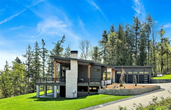 Bellingham, WA Home with Spectacular Mountain Views Hits Market at $2.2M