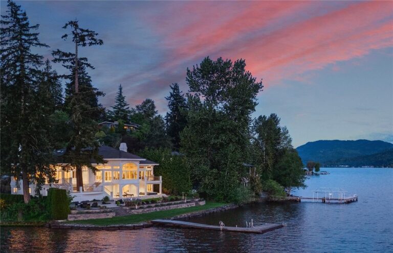 Breathtaking Waterfront Estate on East Lake Sammamish: A Contemporary ...