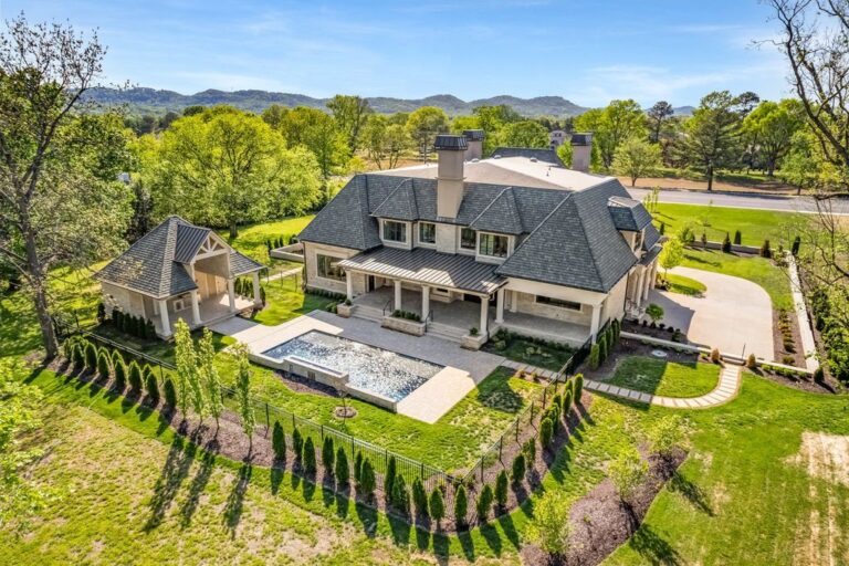 Exceptional Gated Compound with European-Inspired Architecture in ...