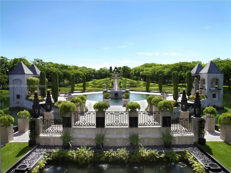 Château Artisan: A Captivating Masterpiece Designed by Charles Sieger ...