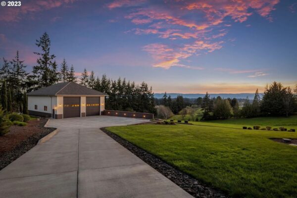 Scenic Private Estate on 5-Acre Gated Property in Ridgefield, WA with ...