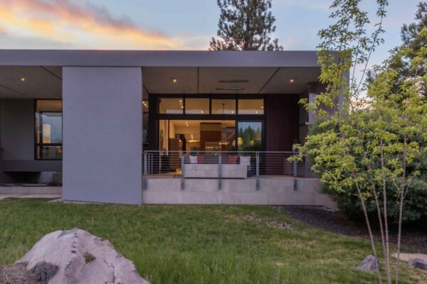 A Tranquil Haven: Eric Meglasson's Architectural Masterpiece in Bend ...