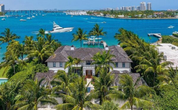 Breathtaking Waterfront Oasis with Luxury Residence for Sale in Palm ...