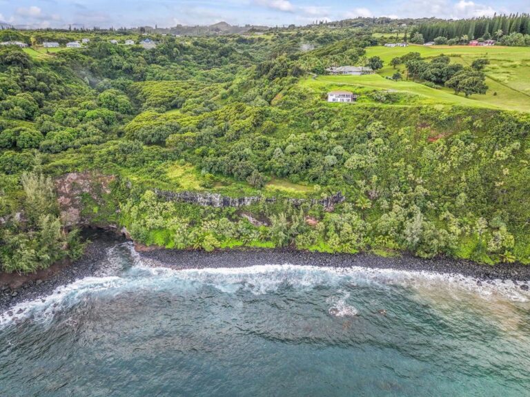 Captivating North Shore Estate: A Private Oceanfront Sanctuary on 20.5 ...