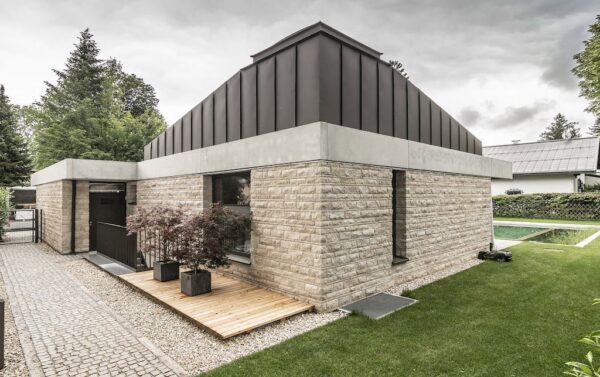 House 2G, Discreet Architecture with Modern Language by Haro Architects