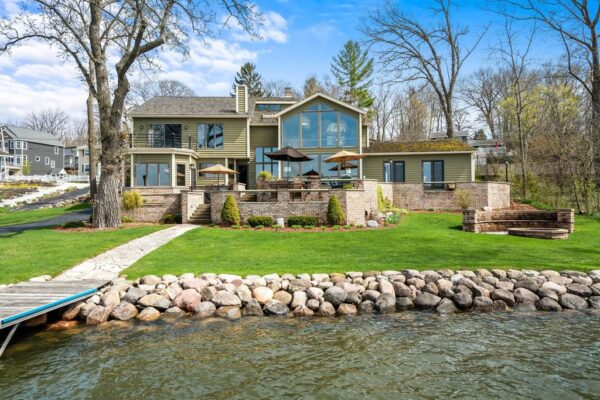 Luxurious Lakefront Retreat in Pewaukee, WI - Privacy and Serenity ...