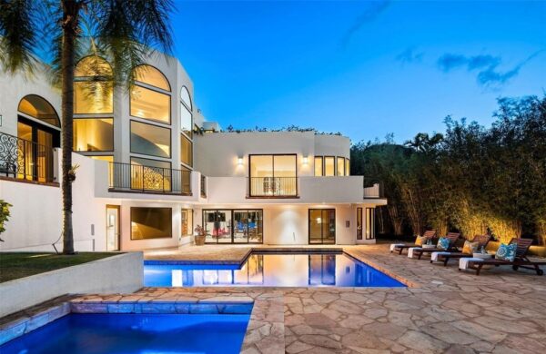 Magnificent Villa Leahi: Luxury Living and Breathtaking Views in ...