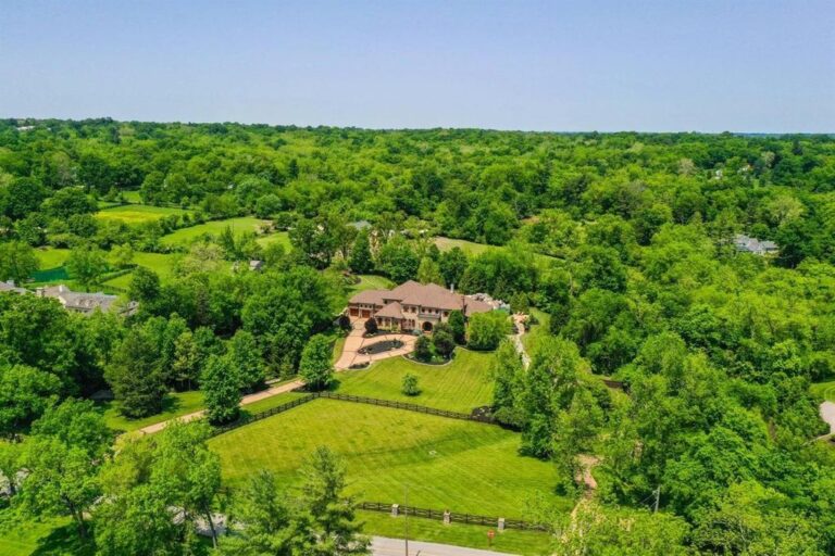 Opulent Cincinnati, OH Estate: Stunning Home with High-End Details