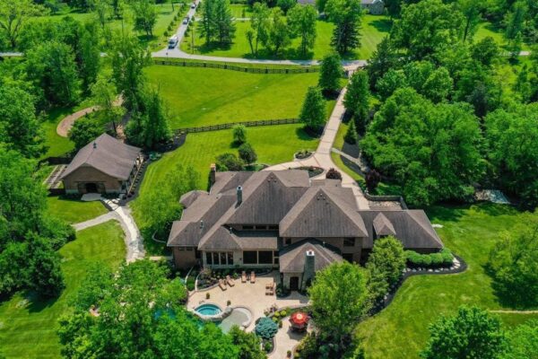 Opulent Cincinnati, OH Estate: Stunning Home with High-End Details