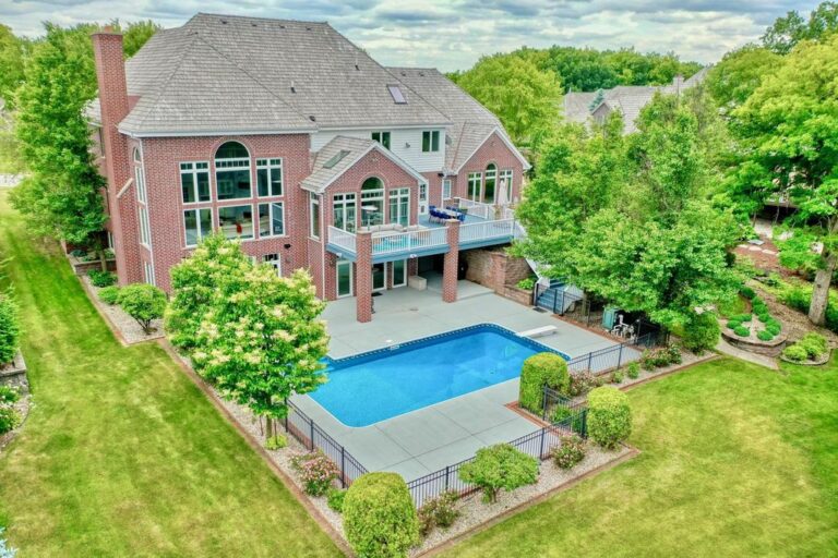 Spectacular Custom-Built Masterpiece: All-Brick Elegance in Hartland ...