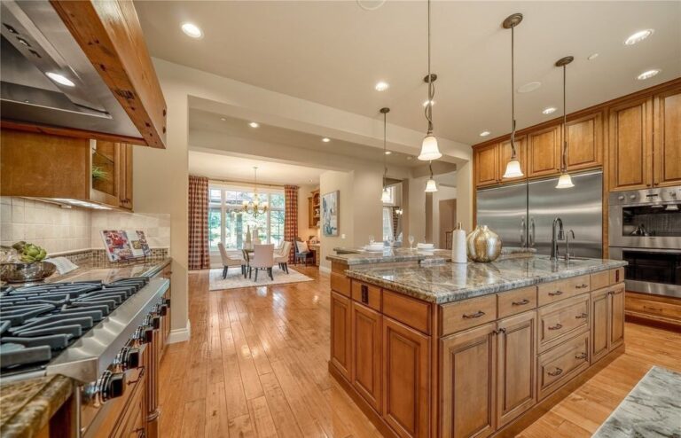 Elegant Bridle Trails Retreat: Steven D Smith's Masterpiece in Bellevue ...