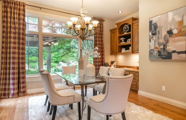 Elegant Bridle Trails Retreat: Steven D Smith's Masterpiece in Bellevue ...