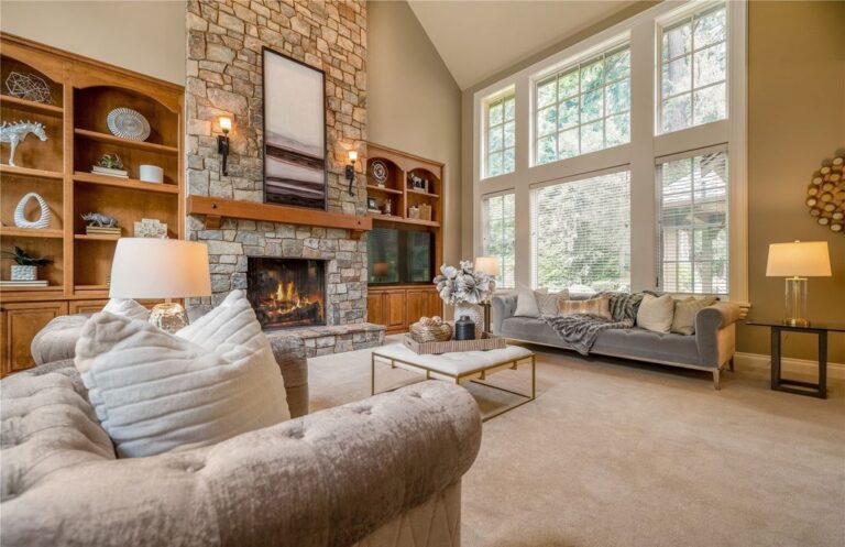 Elegant Bridle Trails Retreat: Steven D Smith's Masterpiece in Bellevue ...