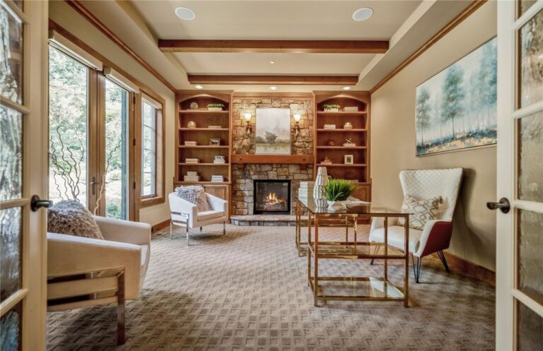 Elegant Bridle Trails Retreat: Steven D Smith's Masterpiece in Bellevue ...