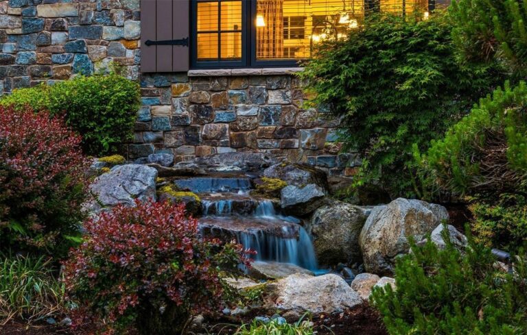 Elegant Bridle Trails Retreat: Steven D Smith's Masterpiece in Bellevue ...