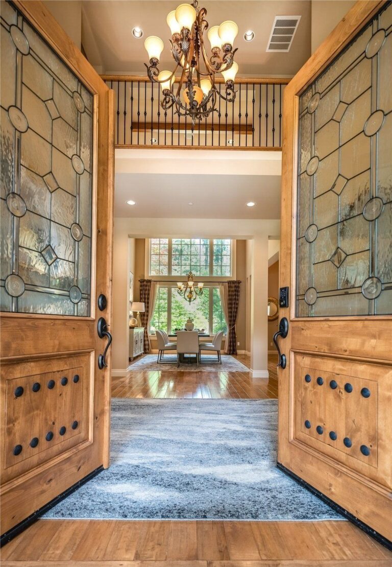 Elegant Bridle Trails Retreat: Steven D Smith's Masterpiece in Bellevue ...