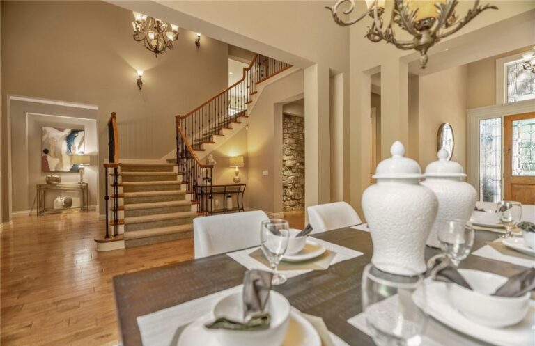 Elegant Bridle Trails Retreat: Steven D Smith's Masterpiece in Bellevue ...