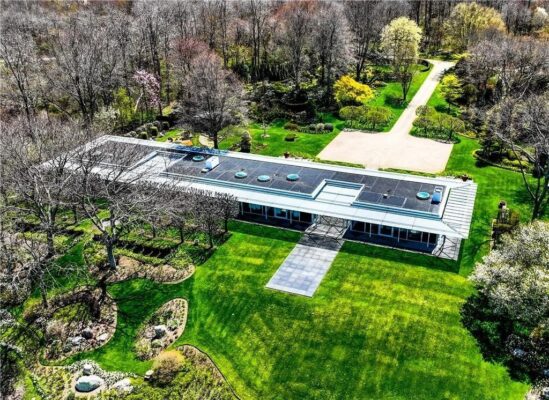 Stunning Modern Glass House on Fishers Island, NY: A Captivating Blend ...