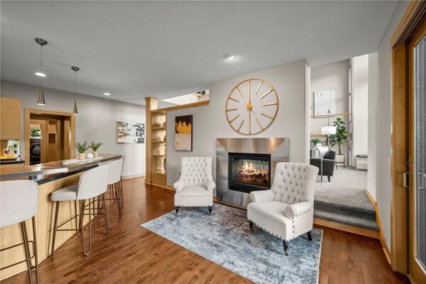 Stunning Prior Lake, MN Residence: A Frank Lloyd Wright-Inspired ...