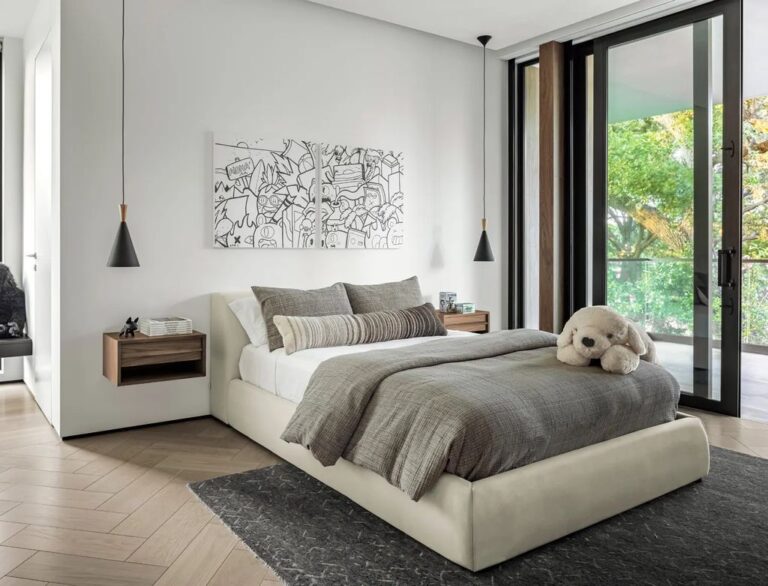 Tarpon Bend Residence with Sustainable Design by Strang Architecture